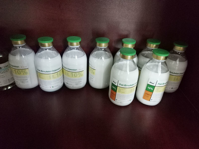 Injeção da emulsão gorda de Intralipid, medicina Garde, líquido branco ...